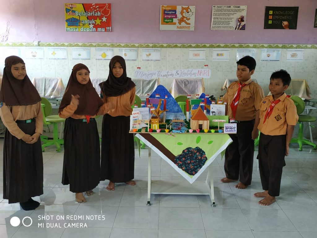MADING 3D KARYA KELOMPOK 4 – Sekolah Islam Mutiara Anak Sholeh